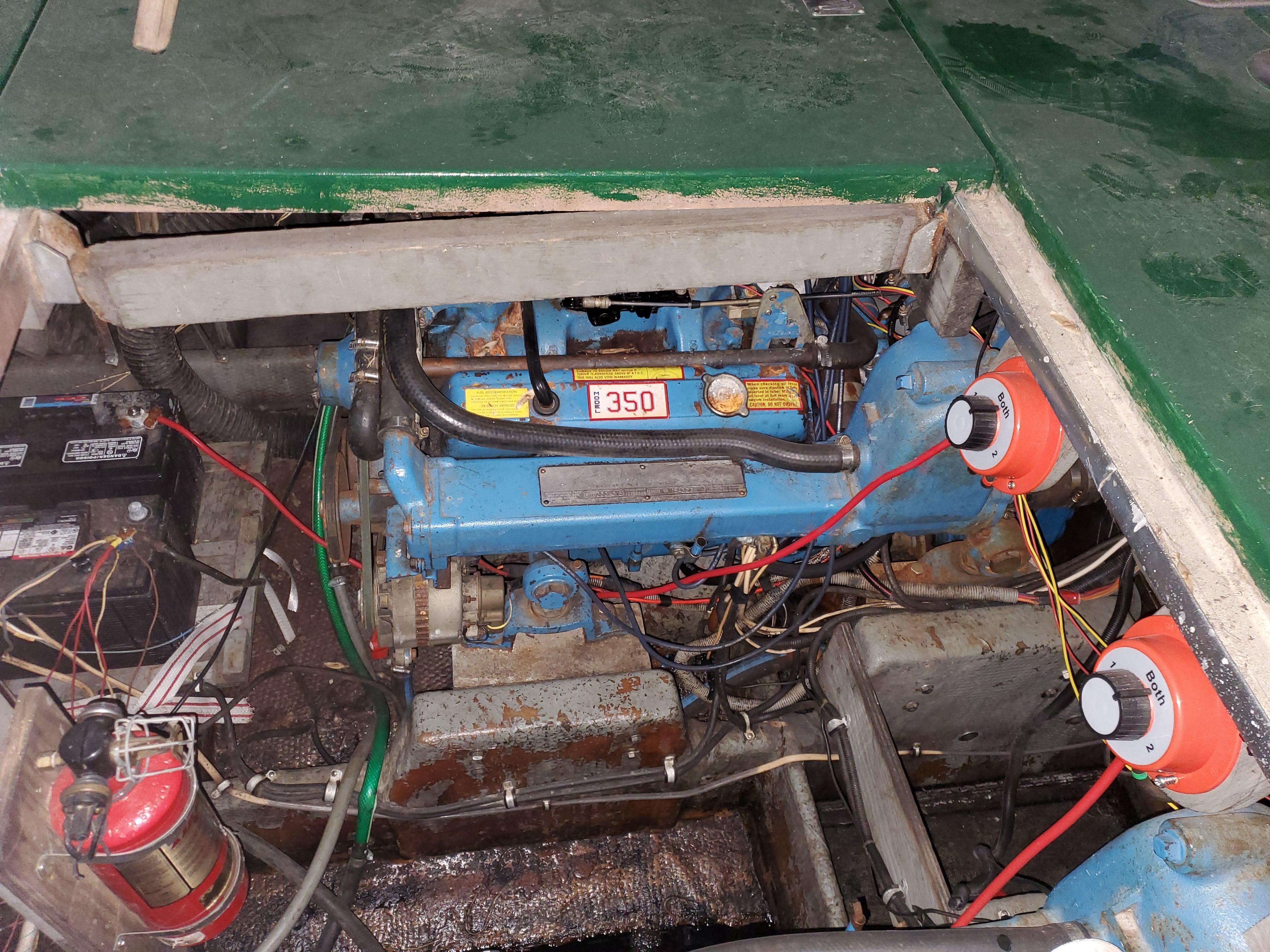 Chris-Craft 336 Commander 33'