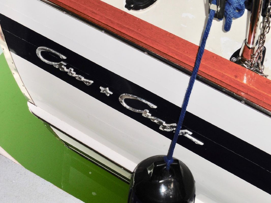 Chris-Craft Crusader Cavalier Avalon 36'