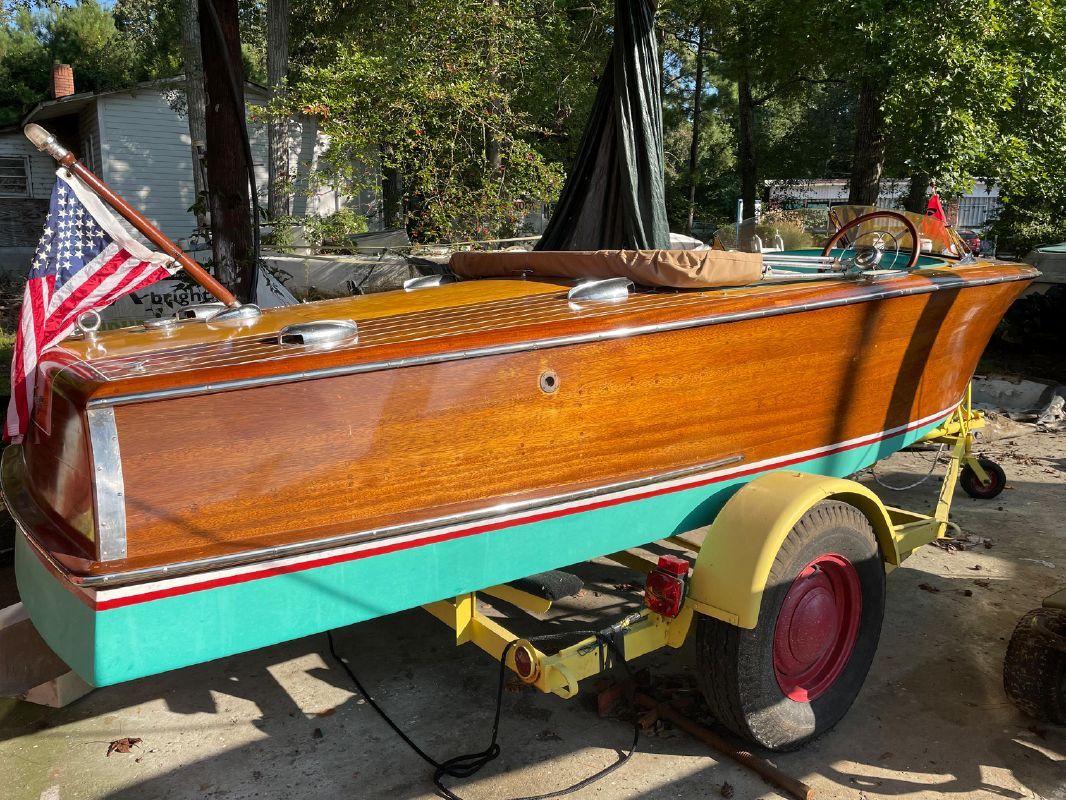 Chris-Craft Riviera 16'