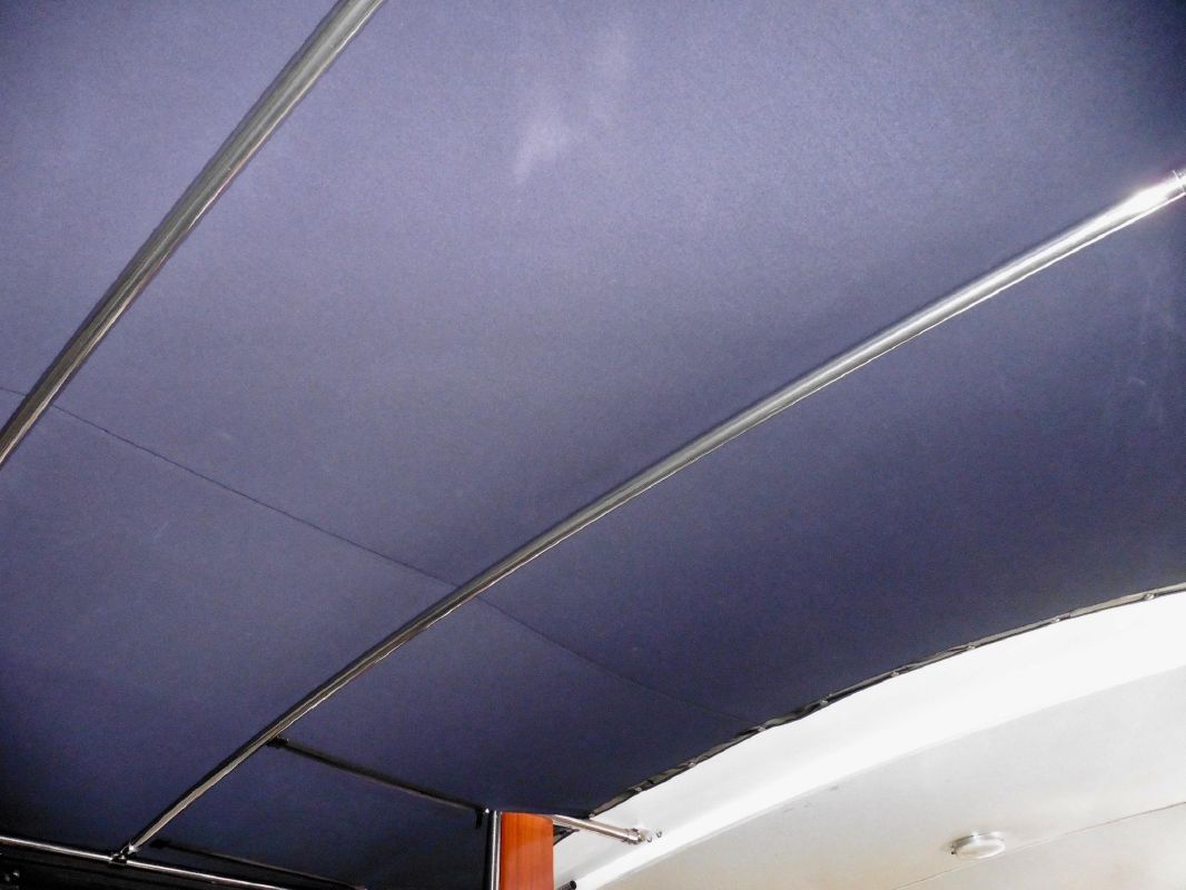 Chris-Craft Crusader Cavalier Avalon 36'